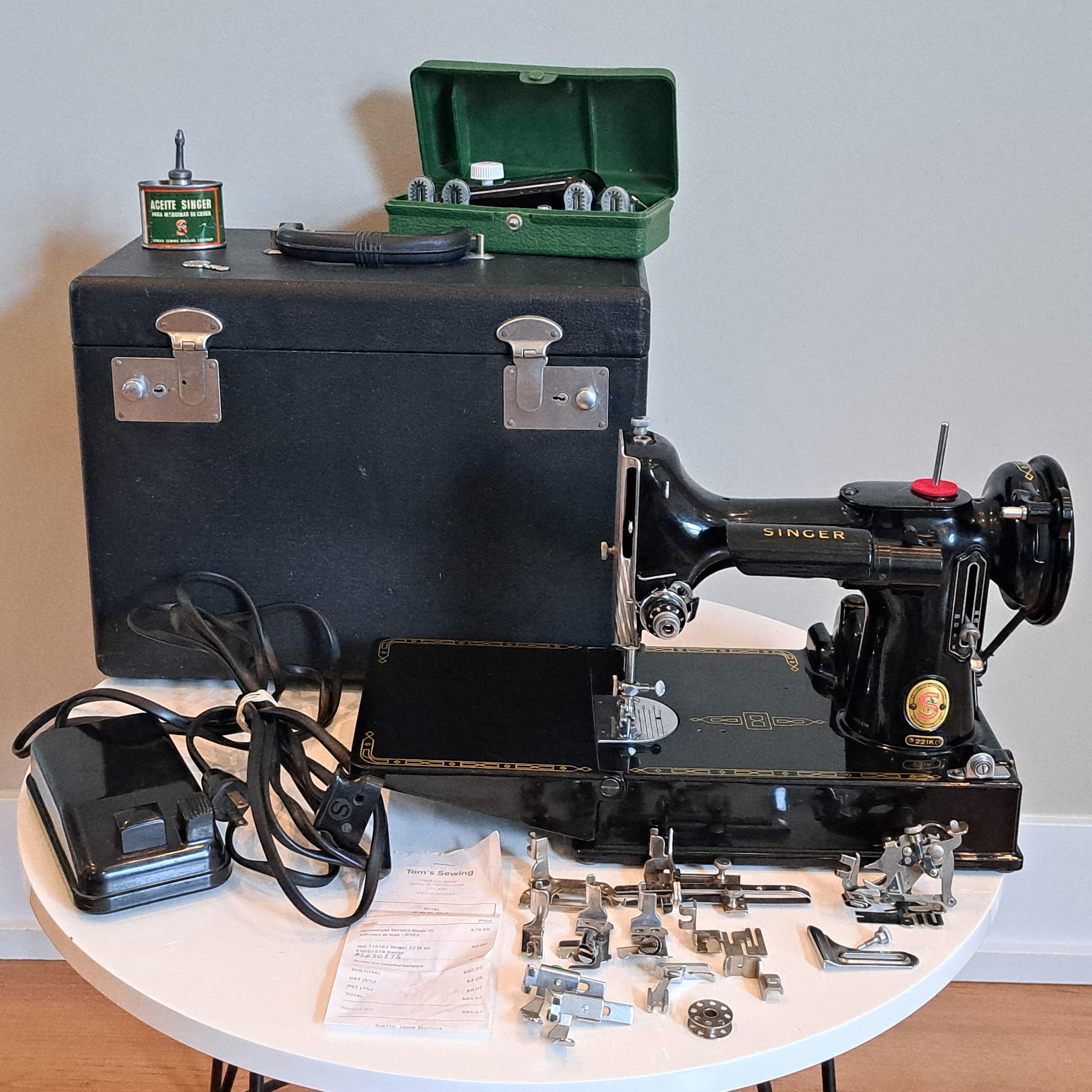 Vintage Red S Badge Singer Featherweight 221K Sewing Machine, 1961 ...