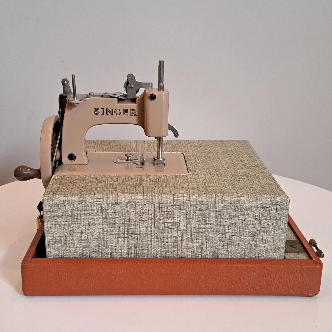 Vintage 1950 Singer Sewhandy 20 Child's Sewing Machine WITH Sewing ...