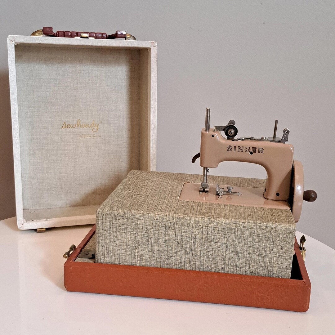 Vintage 1950 Singer Sewhandy 20 Child's Sewing Machine WITH Sewing ...