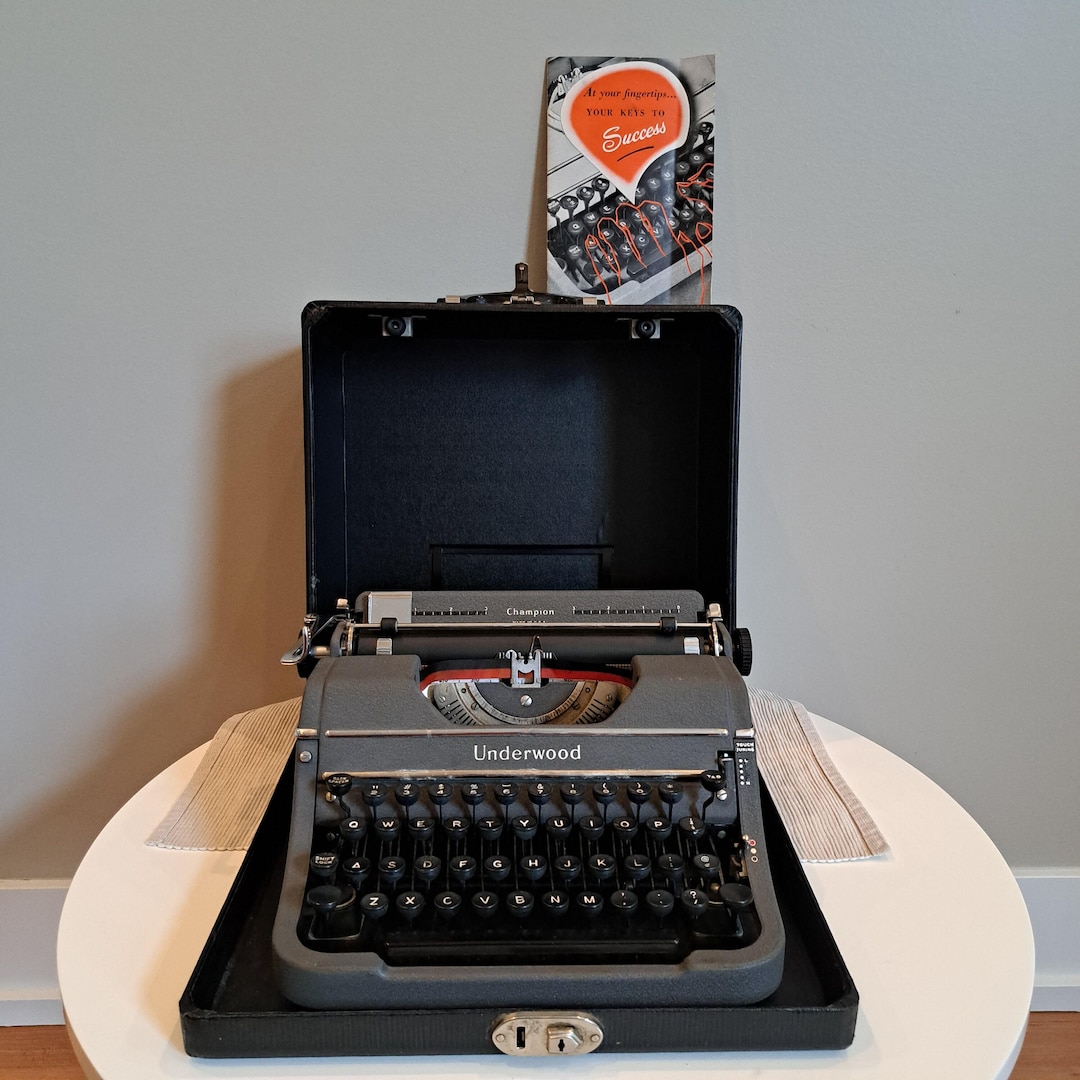 Vintage 1940s Underwood Champion Typewriter With Case and Instruction ...