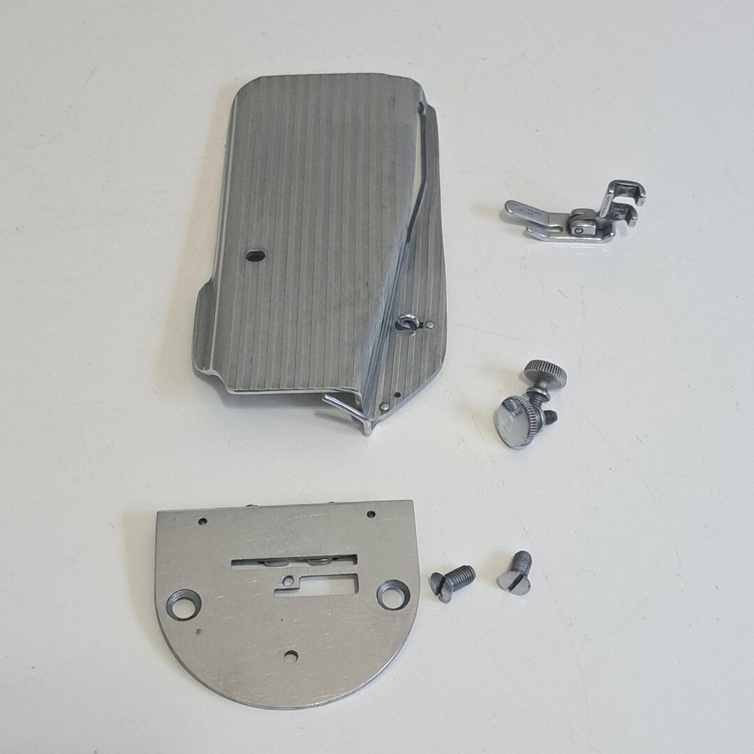 Vintage 221 Singer Featherweight Striated Faceplate 45718 Featherweight ...