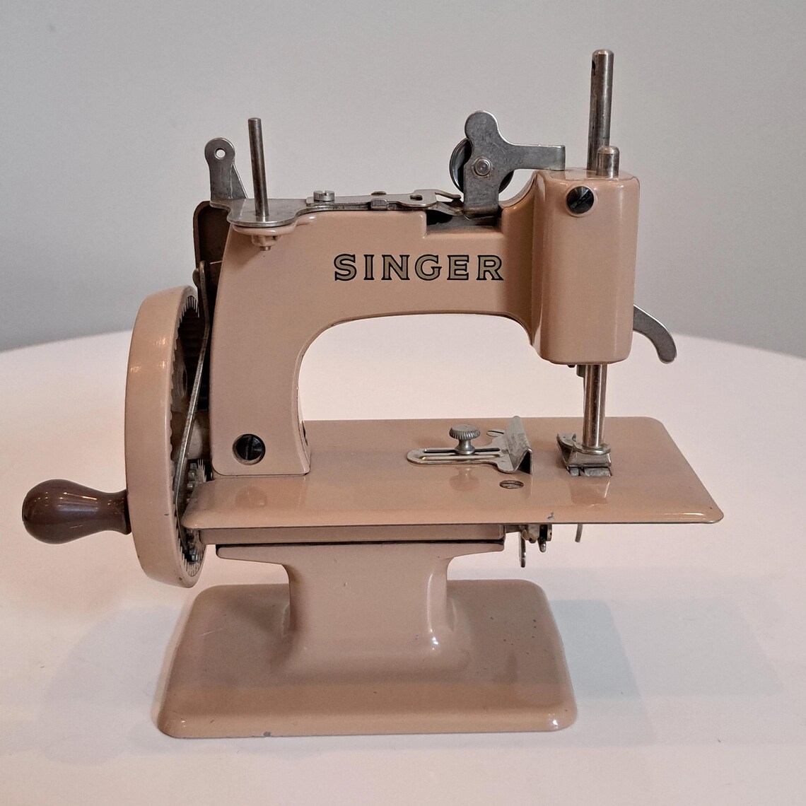Vintage 1950 Singer Sewhandy 20 Child's Sewing Machine WITH Sewing ...
