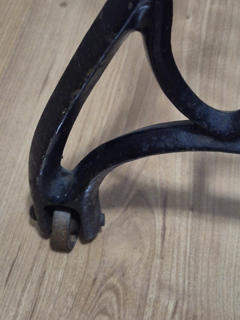 Vintage Singer Treadle Sewing Machine Cast Iron Legs Singer Cast Iron ...