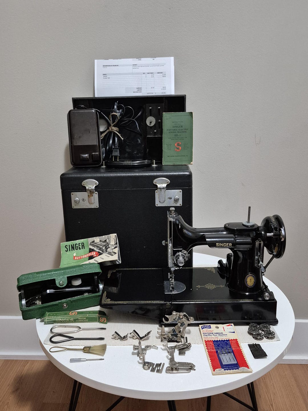 Vintage Singer Featherweight 221 Scroll Face Sewing Machine Vintage ...