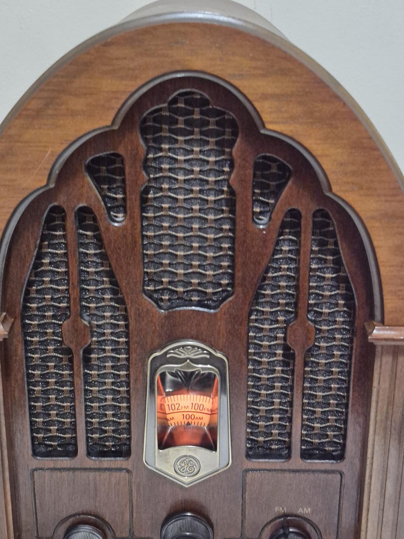 Vintage GE General Electric Model 7-4100JA Retro Cathedral AM FM Radio ...