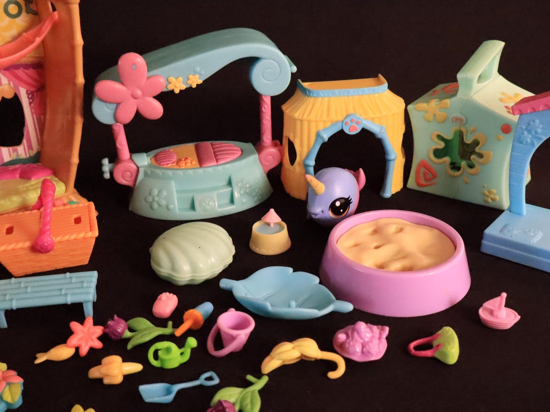 LPS Little Houses With Lots of Accessories, Nice Vintage Littlest Pet ...