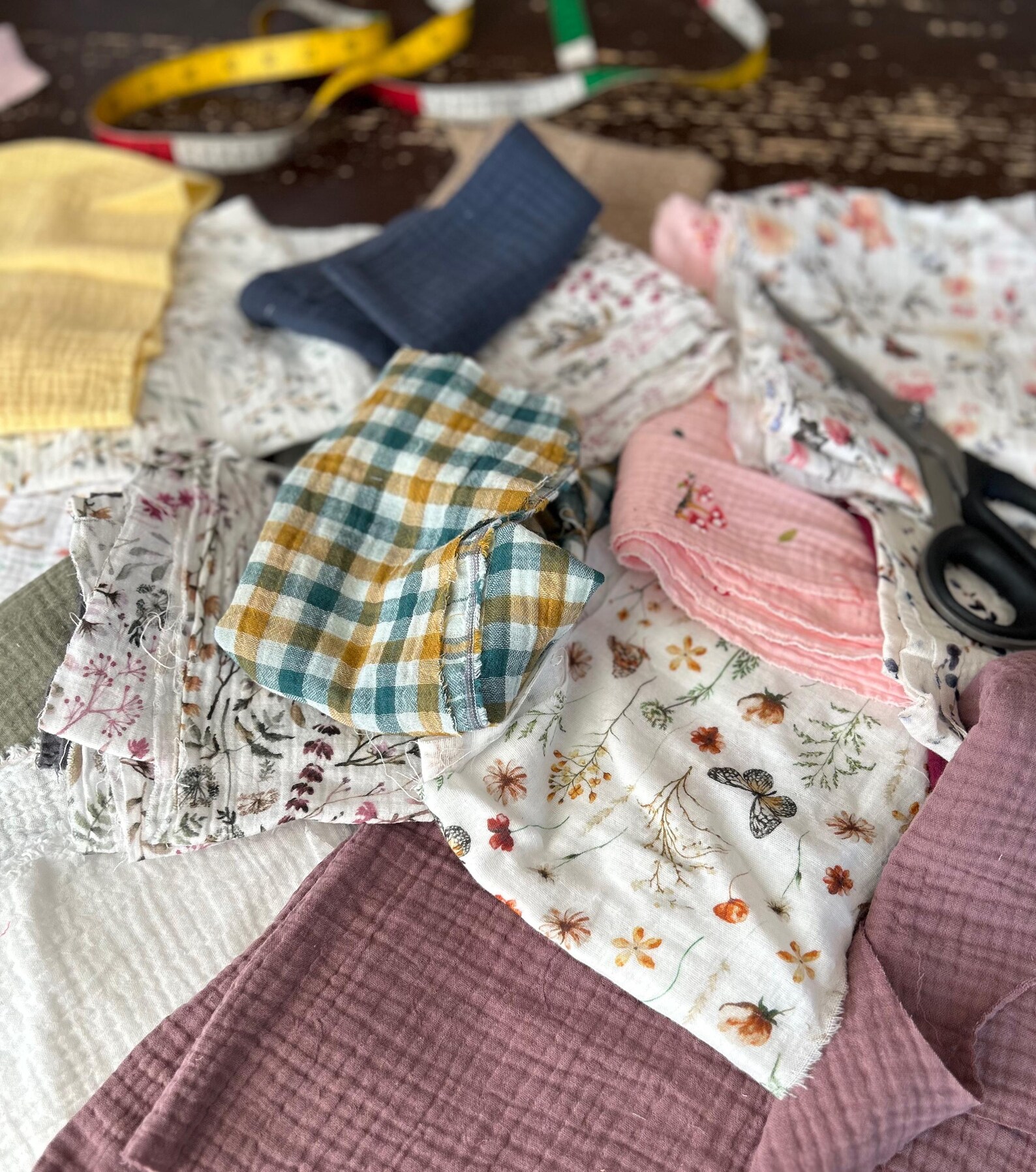 Multicolored Fabric Scrap Bundle, Floral Muslin Fabric Scrap Bundle ...