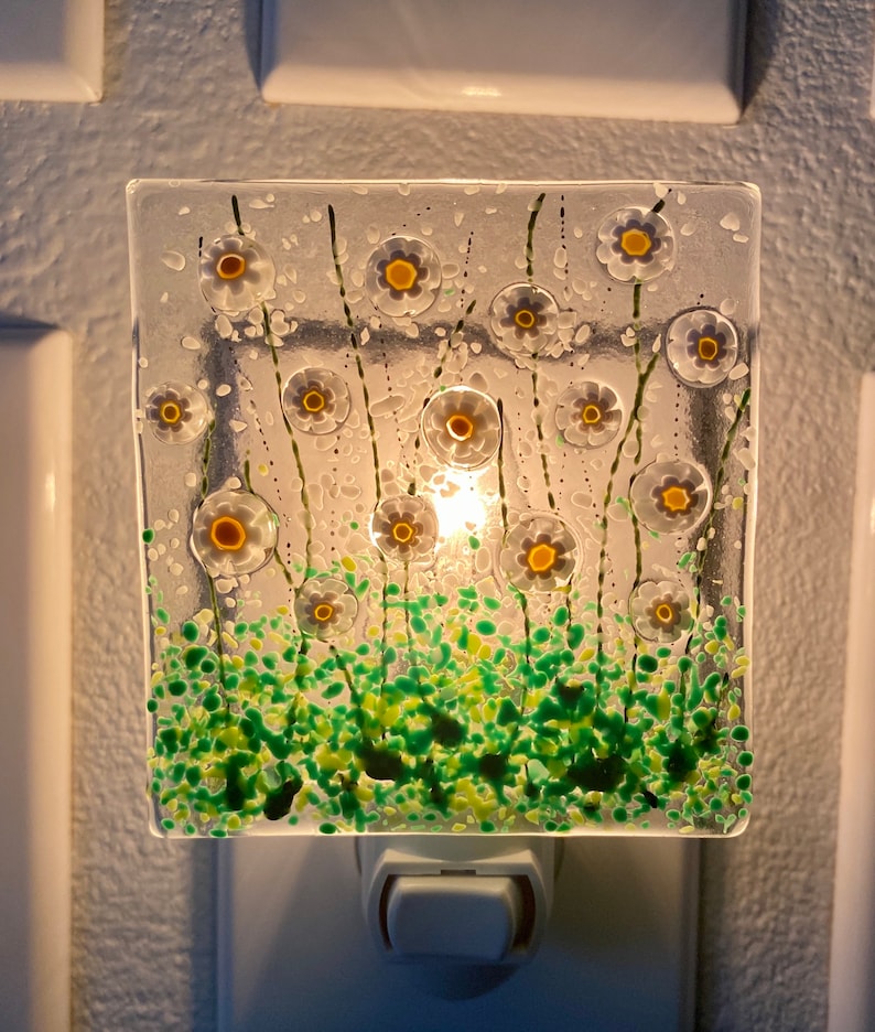 Daisies Fused Glass Night Light: Floral Art Gift for Mom - Etsy