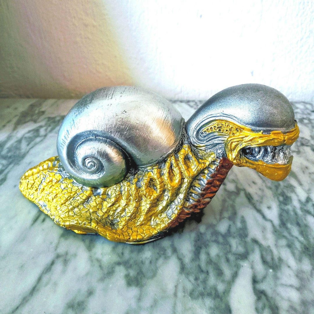 Alien Snail Figure Silver and Gold, Snailien Xenomorph Small Statue ...