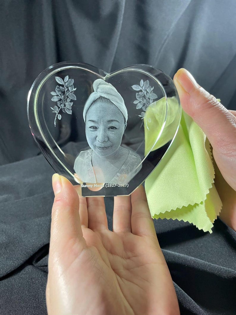 Custom Remembrance Crystal: 3D Heart Engraving of Photos & Text ...