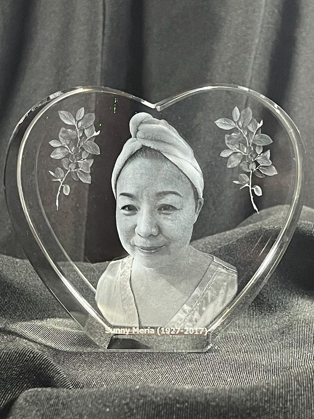 Custom Remembrance Crystal: 3D Heart Engraving of Photos & Text ...