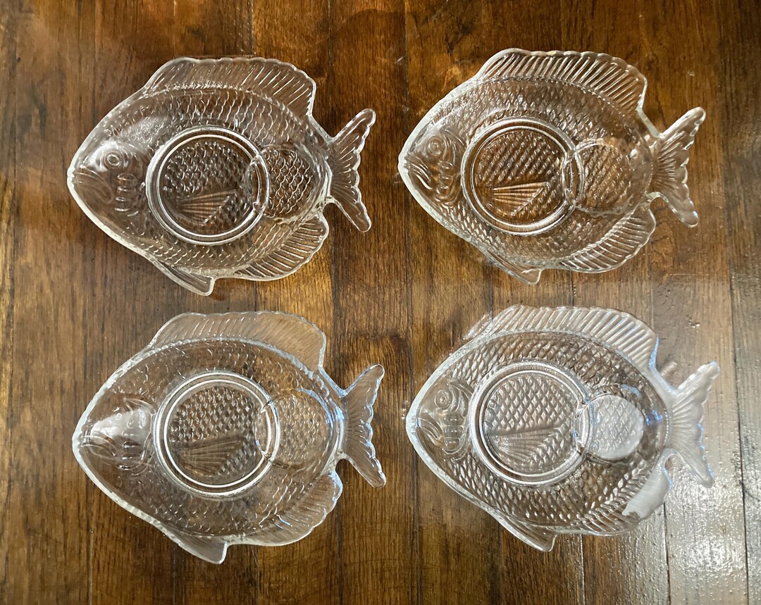 Vintage Set of 4 Pressed Elan Glass FISH PLATES Made in Brazil About 8 ...