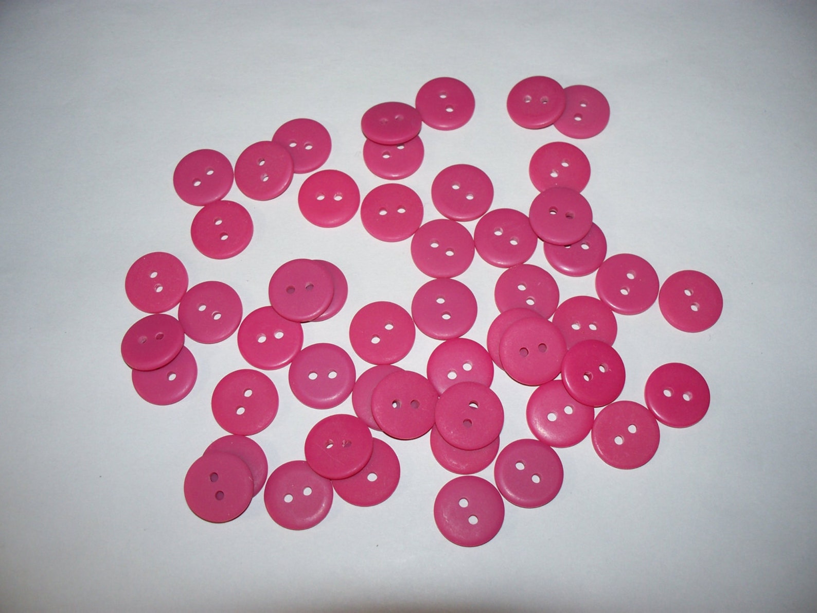 Botones 50 botones botones rosa brillante botones de dos - Etsy España