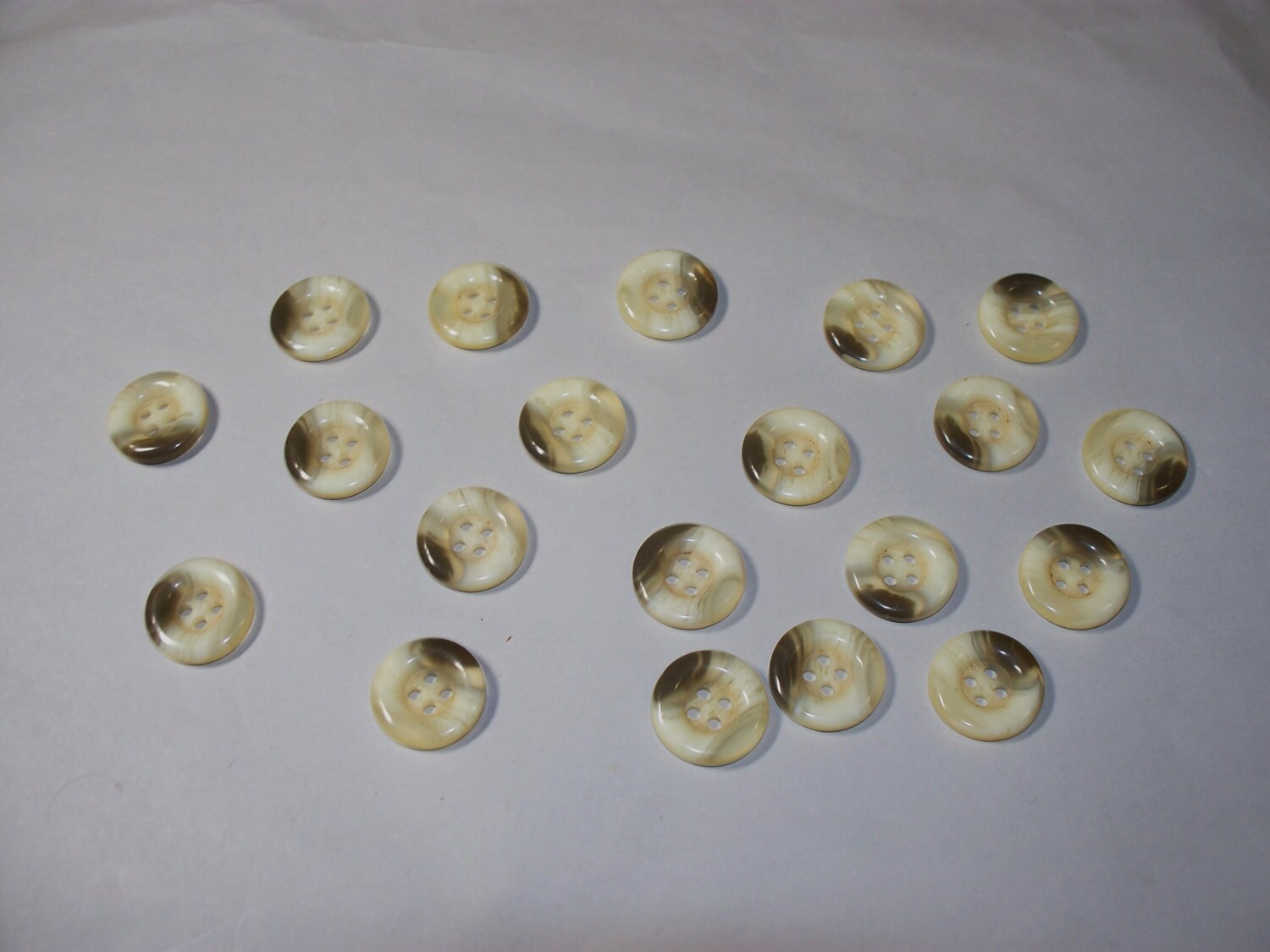 20 Buttons, Vintage Buttons, Variegated Buttons, Brown and Cream ...