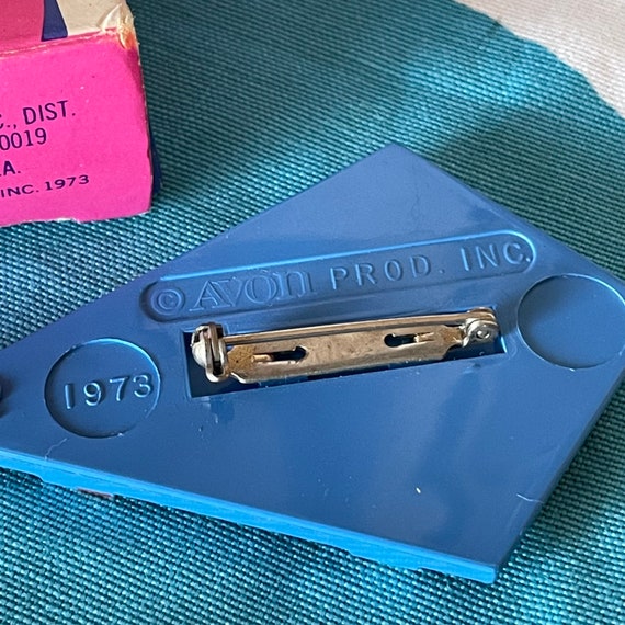 Vintage Avon Fly a Kite Pin 1970s Plastic Girl Boy Ki… - Gem