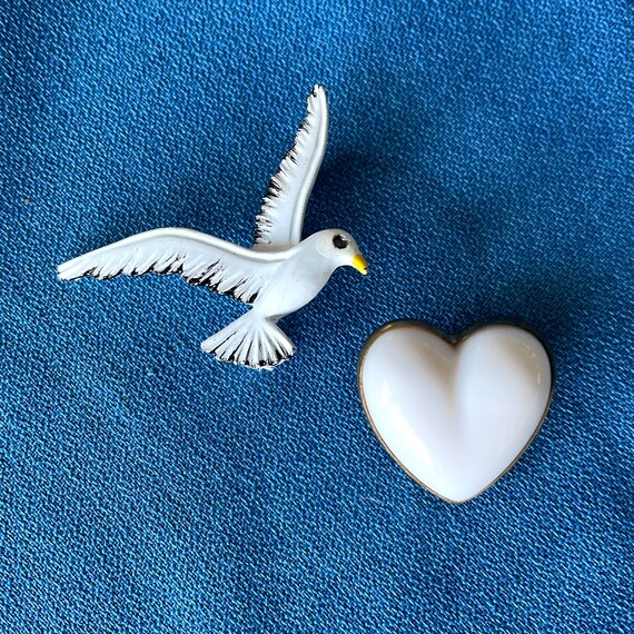 2 Wonderful White Vintage Pins Love Heart & Seagull S… - Gem