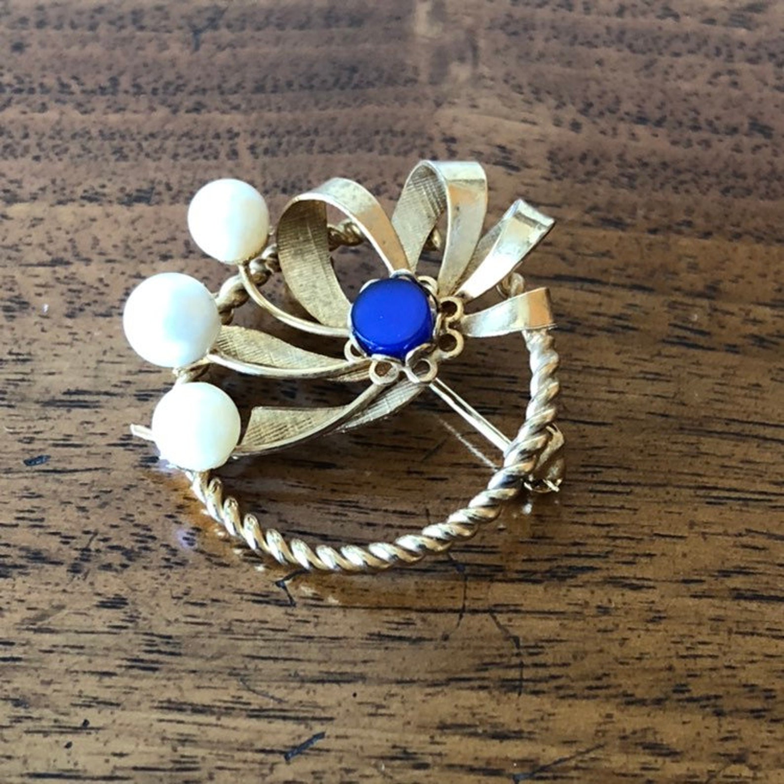 Vintage Ladies Circle & Bow Brooch Pin With Faux Pearls and - Etsy