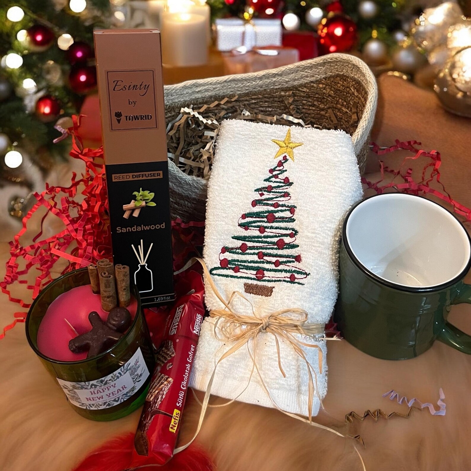 Holiday Cheer Gift Basket – A Festive and Heartwarming Surprise - Etsy