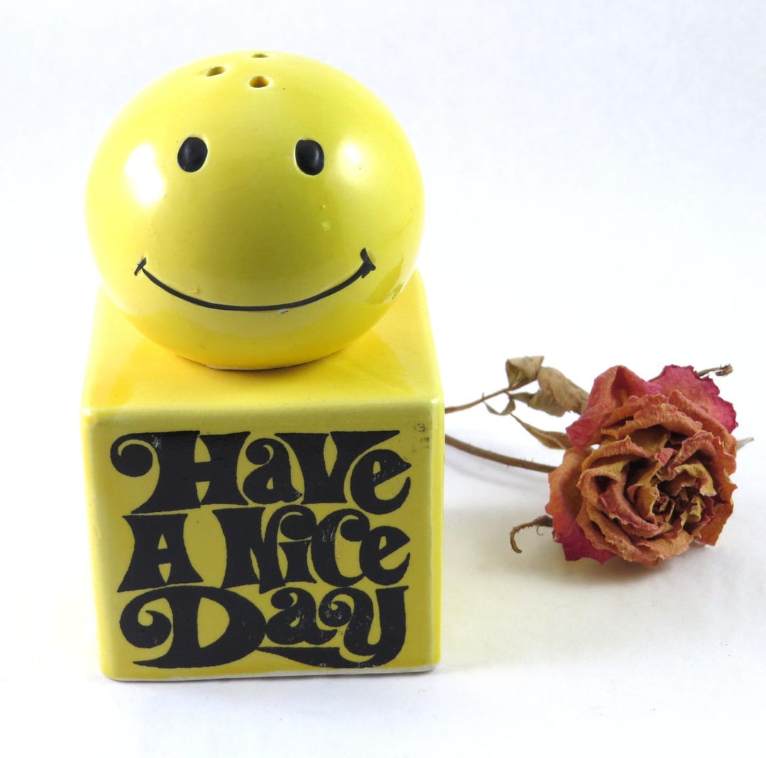 Smiley Face Salt and Pepper Shakers, Have a Nice Day, Keep Smiling ...