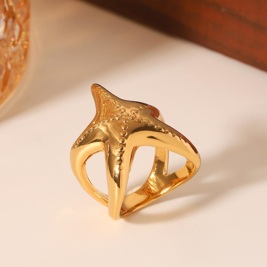 18K Gold Starfish Ring: Hand-engraved Surgical Steel Band - Etsy
