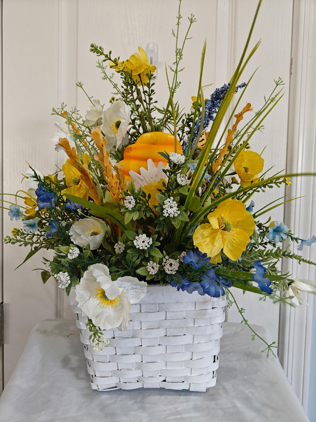 Spring Summer Centerpiece Table Arrangement: Beehive, Bees, Yellow ...