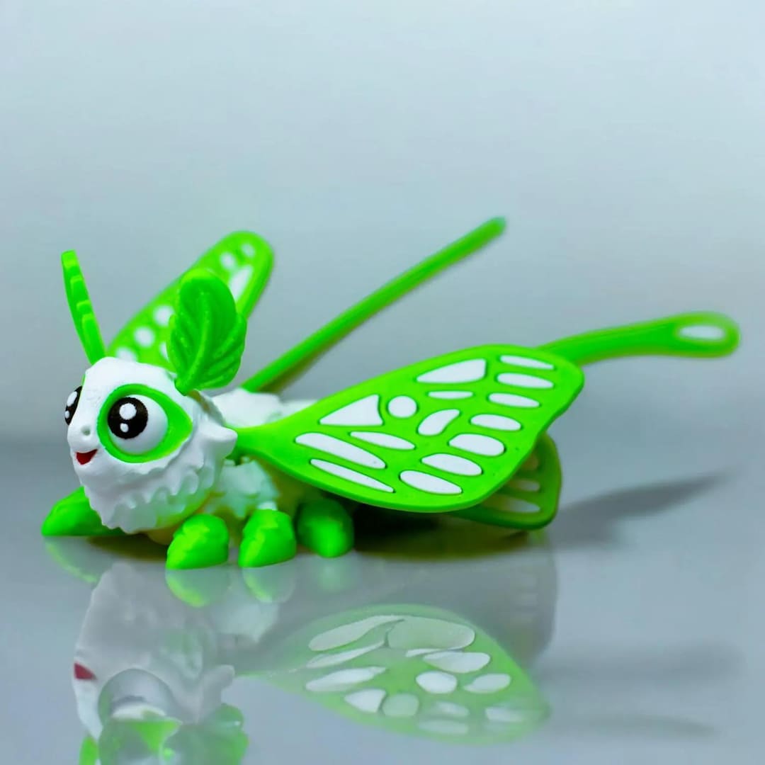 Flexi Articulated Luna Moth 3D Printed Poseable Luna Moth Figurine ...
