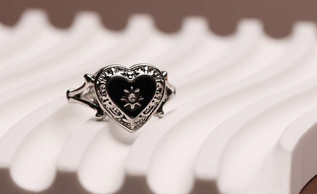Vintage Inspired Silver Black Heart Ring With Star Accent - Etsy