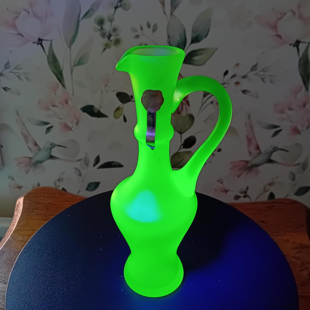 OURALINE - Small Vase (6.7") Single-flower Vase in Frosted Uranium ...