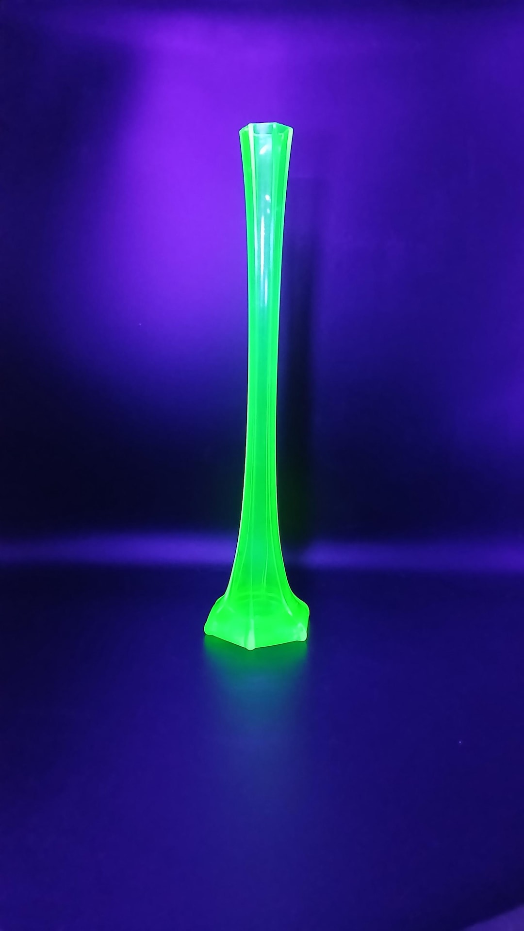 URALINE - Large "eiffel" Soliflore Vase in Green Uranium Glass (uraline ...