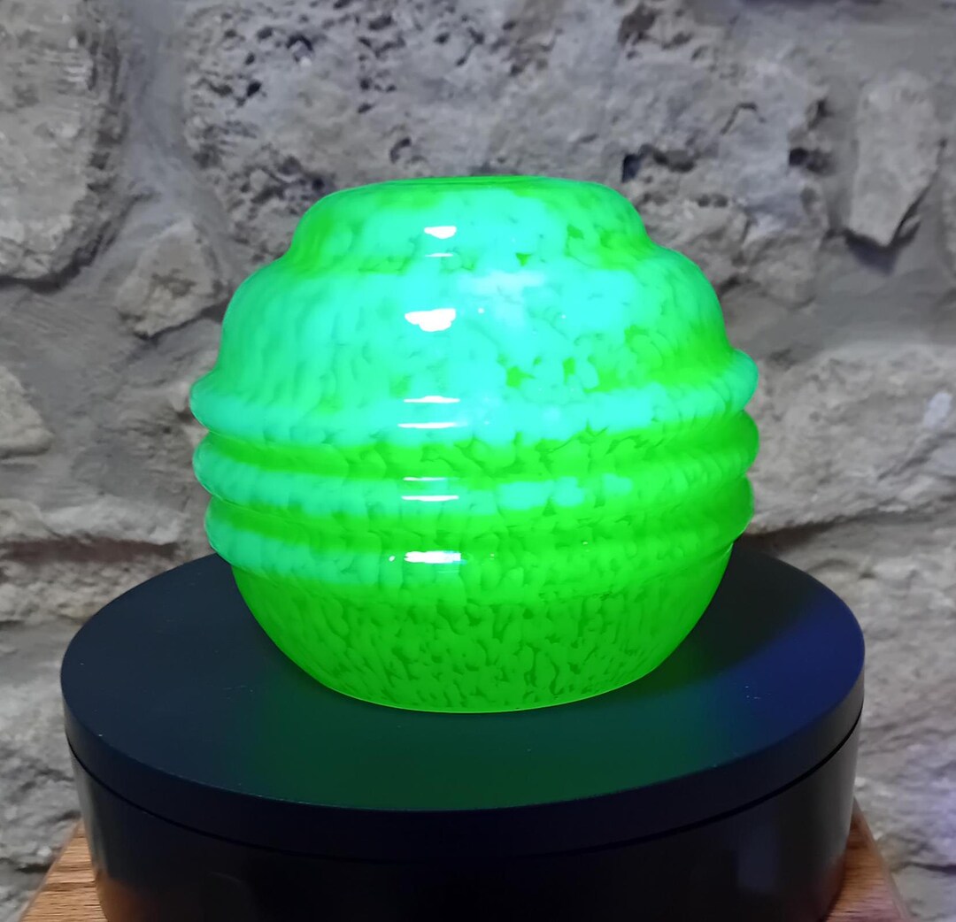 URALINE - VERY RARE - Green Clichy Globe in Uraline Opaline Glass ...