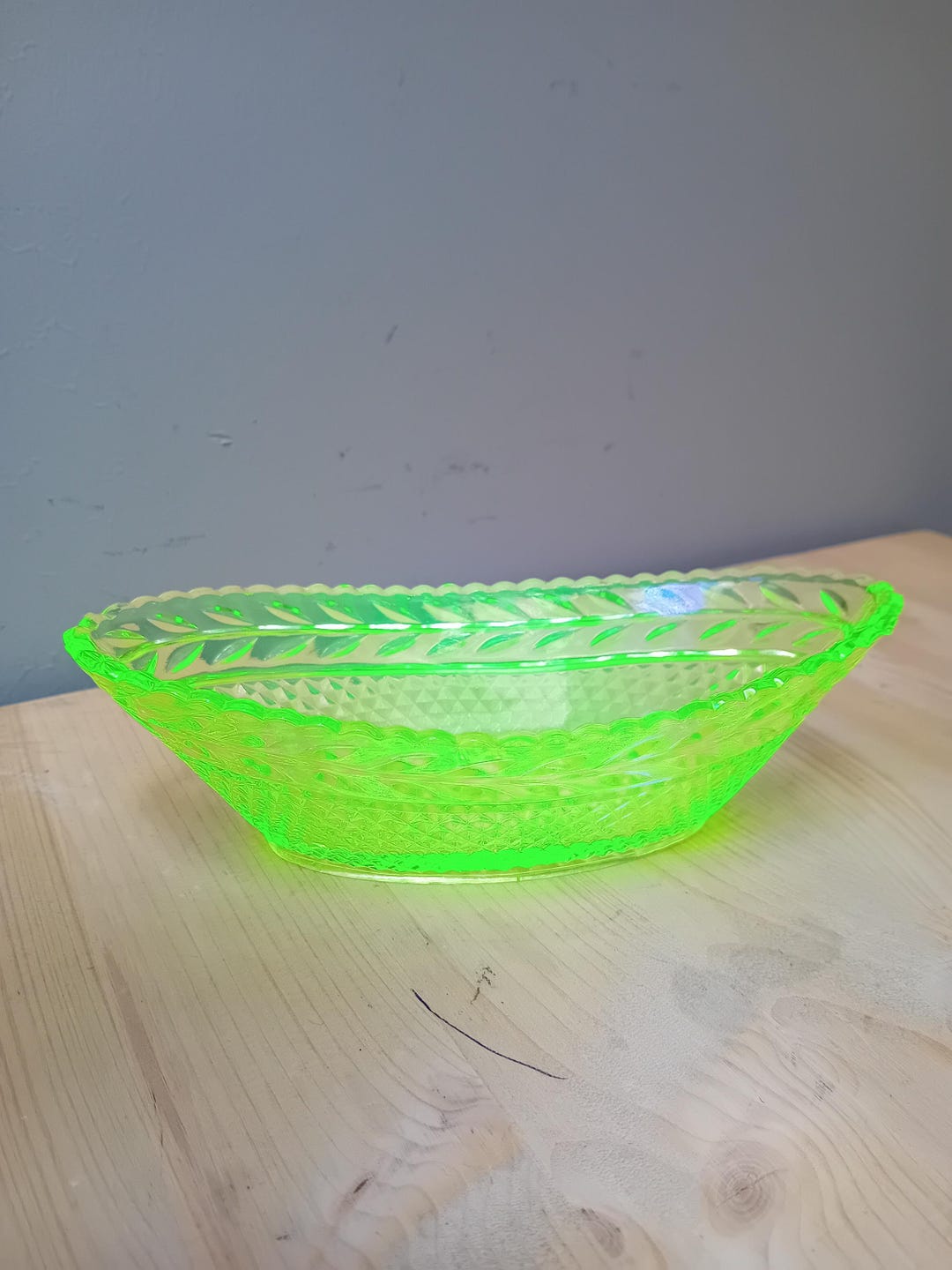 OURALINE - Magnificent Antique Dish in Yellow Uranium Glass - Circa ...