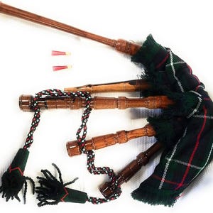 Scottish Highlands Bagpipe Plus Size Silver Stands Natural Finish With ...
