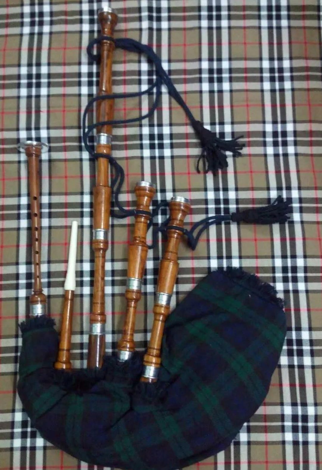 Scottish Highlands Bagpipe Plus Size Silver Stands Natural Finish With ...