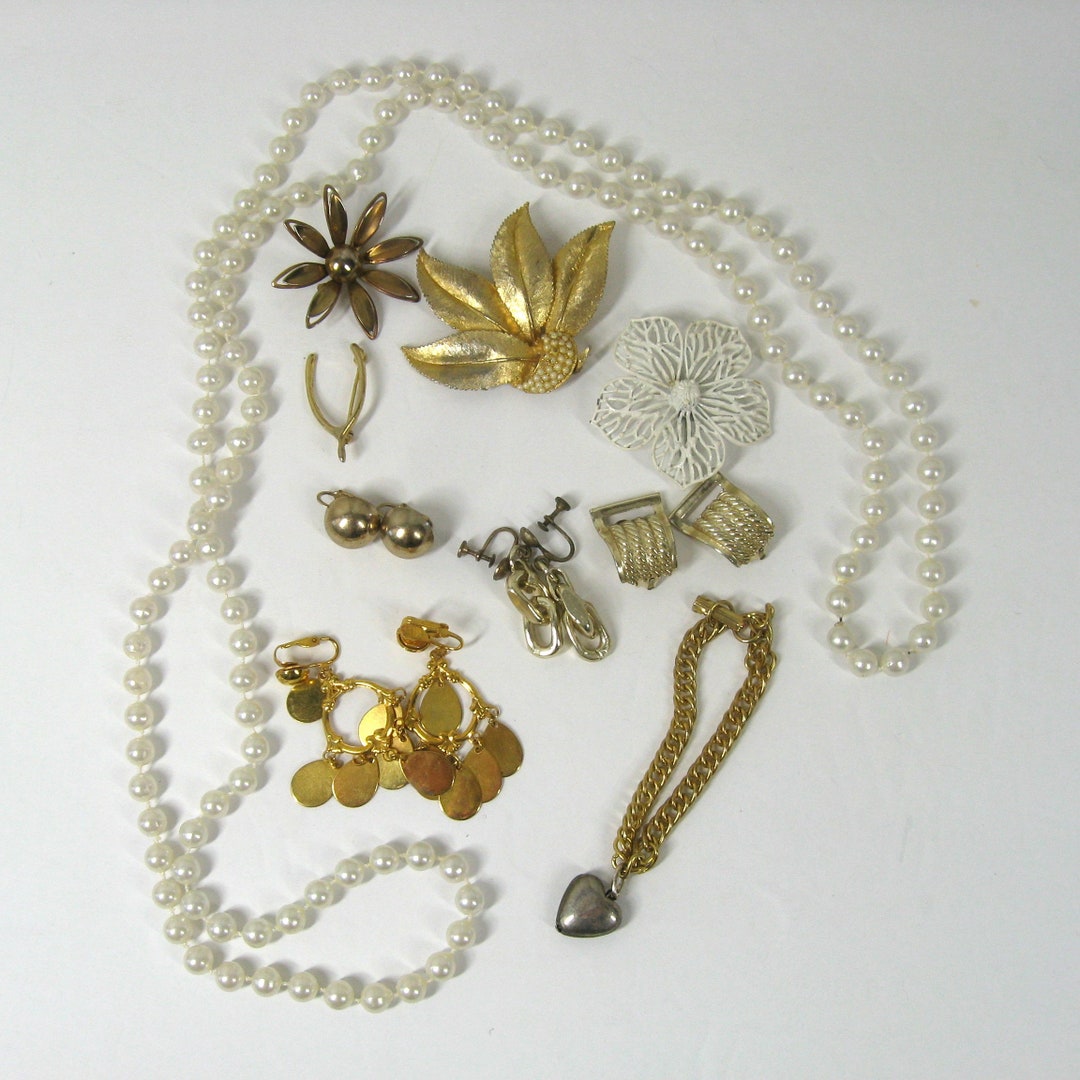 10 Pc White & Gold Tone Jewelry Lot Vintage Earrings, Brooches ...