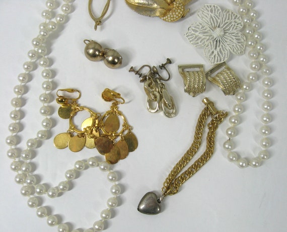 10 Pc Vintage Jewelry White & Gold Tone Collection We… - Gem