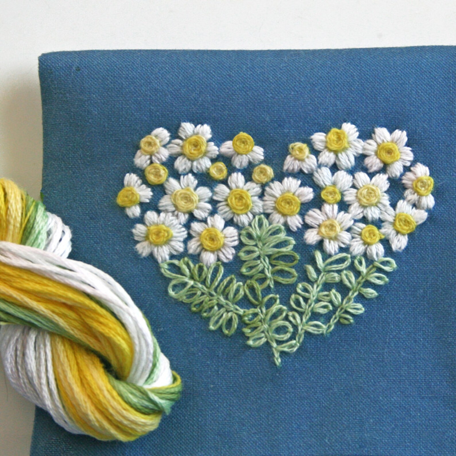 Daisy / Embroidery Kit / DIY / Pouch / Crewel / Embroidery Pattern ...