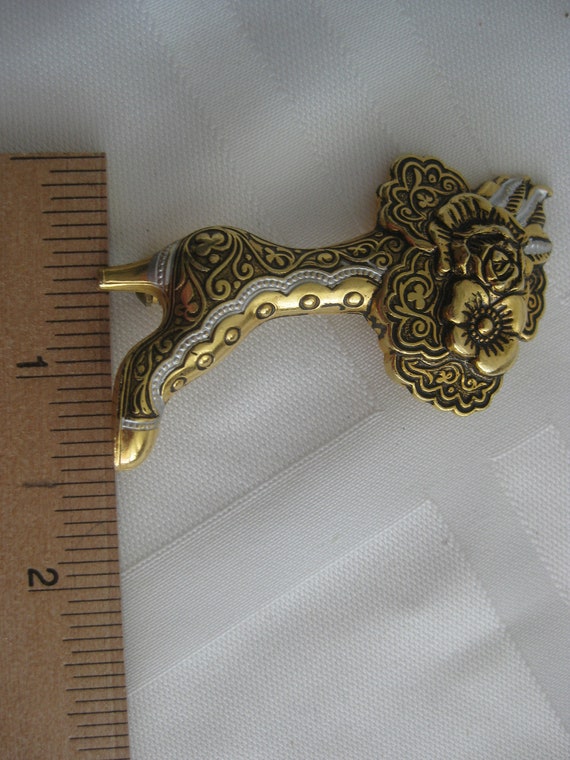 Victorian style boot pin, antique gold tone with beau… - Gem