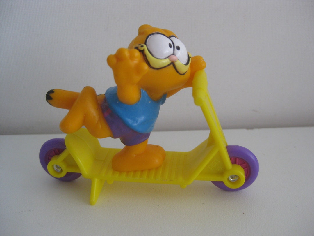 Garfield on a Yellow Scooter, Mcdonald Promotion 1980s'. Collectible in ...
