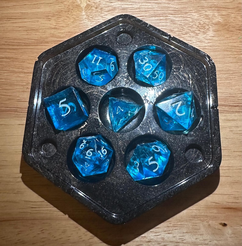 Dnd CASE 7-piece D9 Set, Customize to Match YOUR DICE - Etsy