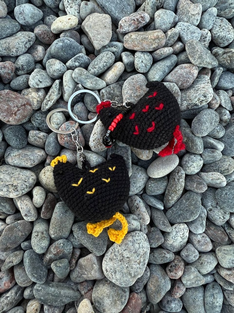 Crochet Chicken Keychain: Handmade Beaded Bag Charm - Etsy