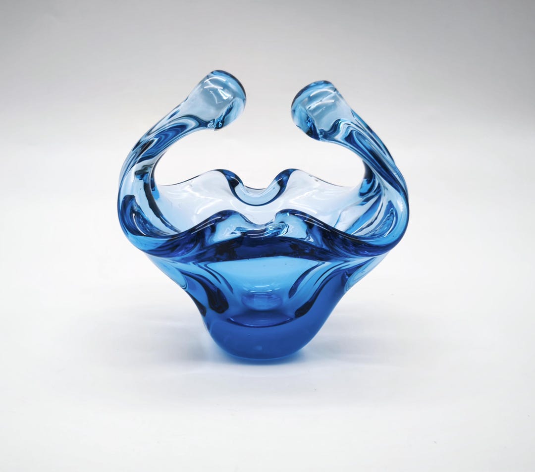 Vintage Small Blue Glass Basket With Handle, Artglass Centrepiece ...