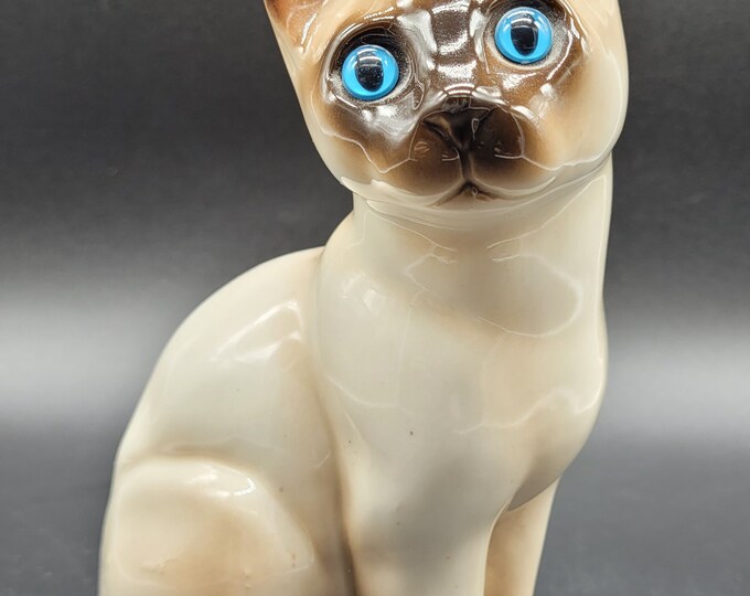 Vintage Enesco Cat Figurine Siamese Cat Sitting Pose Blue Glass Eyes 6. ...