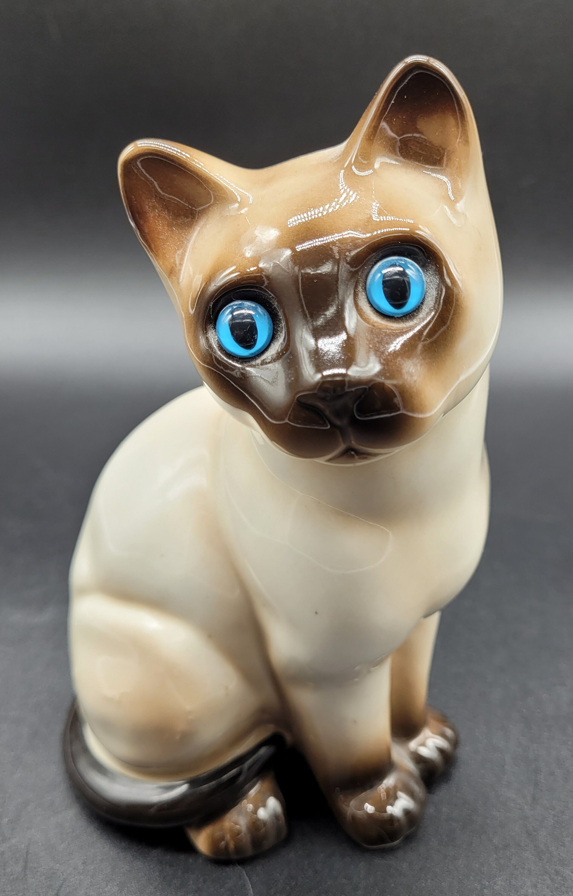 Vintage Enesco Cat Figurine Siamese Cat Sitting Pose Blue Glass Eyes 6. ...
