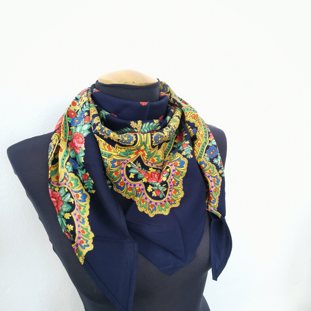 Navy Blue Triangle Shape Portuguese Lavradeira Shawl | Traditional ...