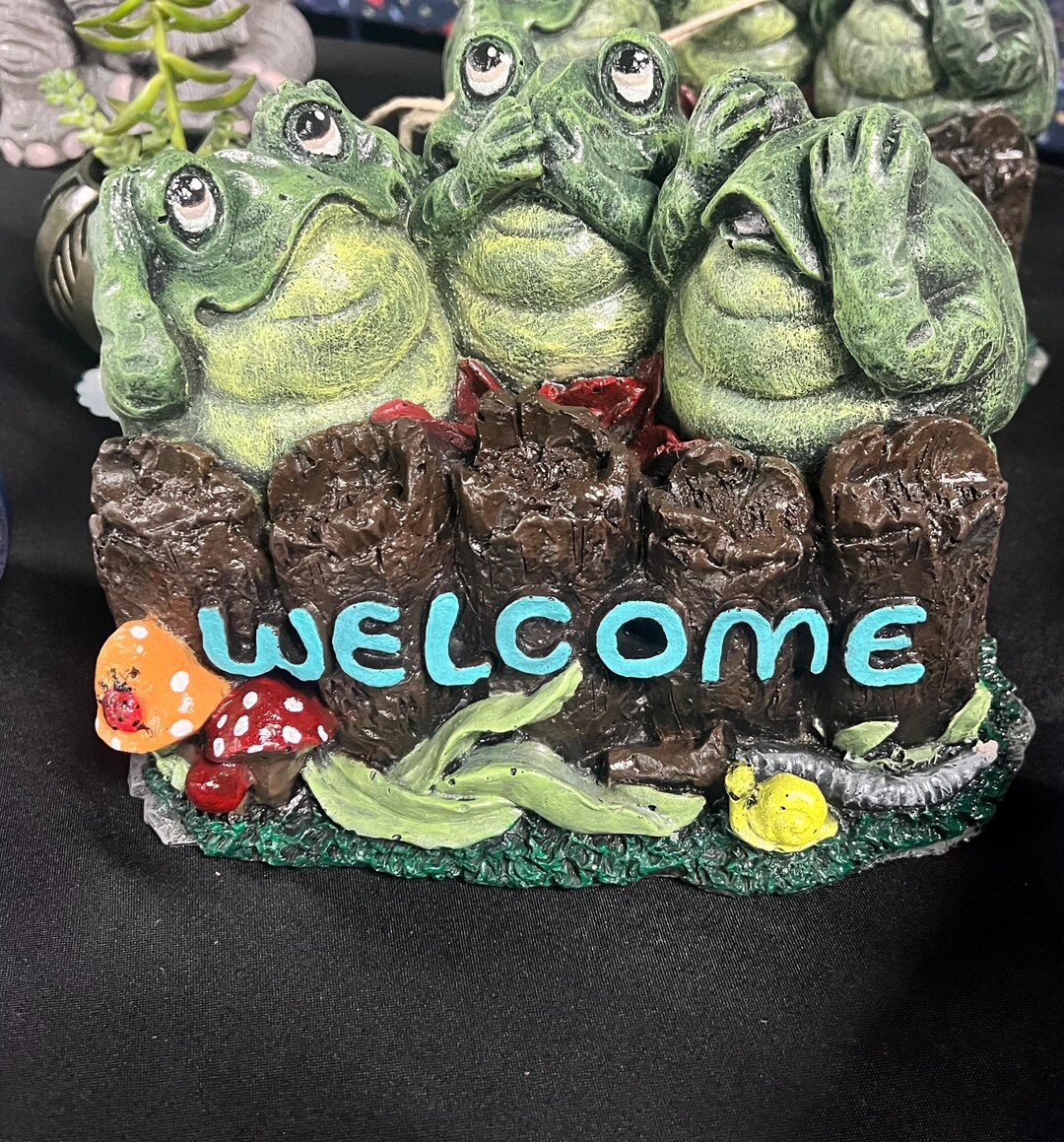 No Evil Trio Welcome Frogs Statue - Etsy
