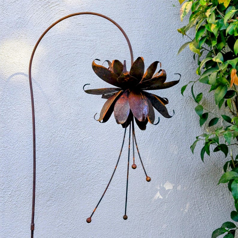 Rustic Metal Flower Stake, Garden Art Sculpture, Low-carbon Steel - Etsy