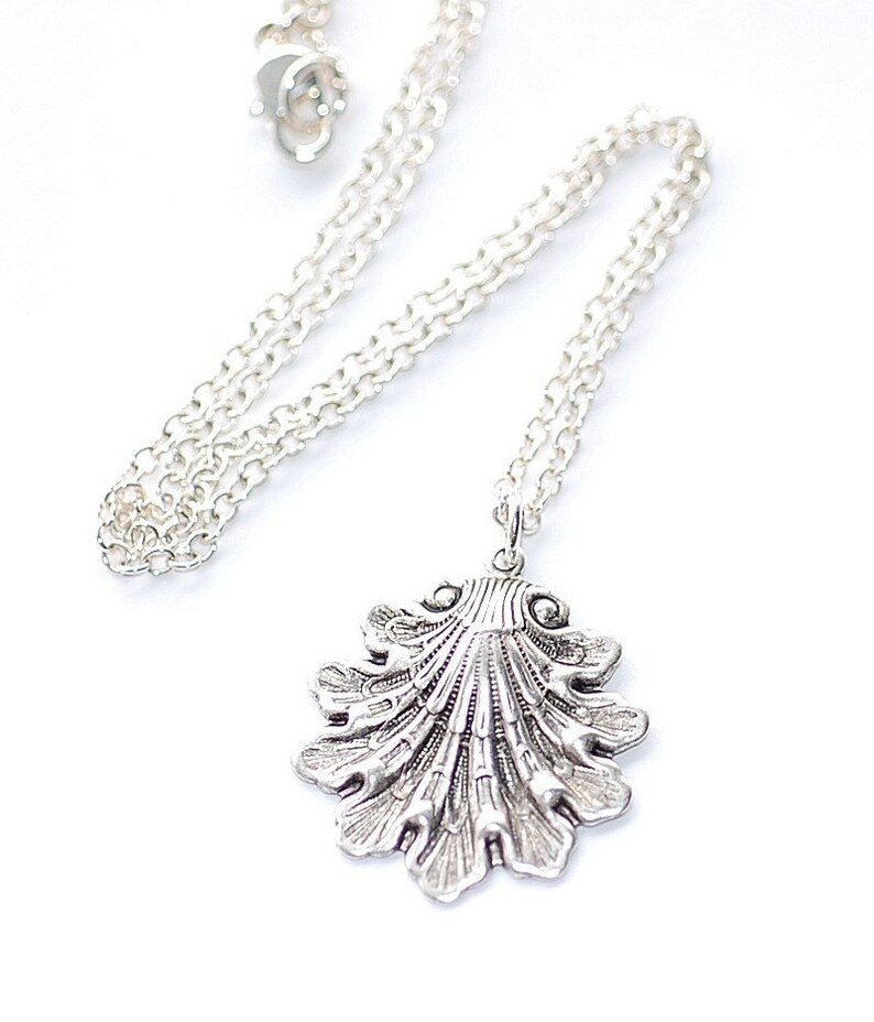 FREE SHIPPING Clam Shell Necklace Silver Victorian Vintage Style Chain ...