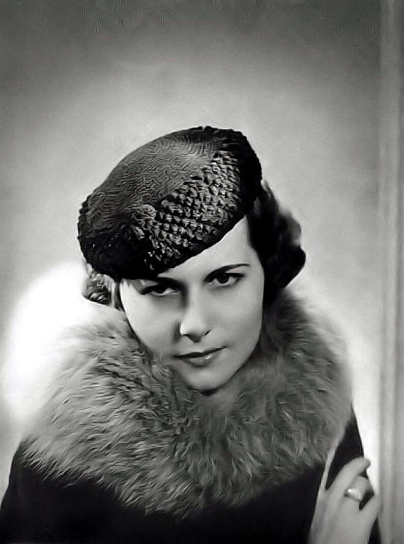 Vintage 1940s Crochet Hat Pattern: 'headliners in Knitted Chic ...