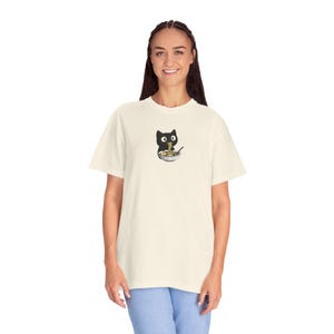 Cute Cat Eating Ramen T-shirt | Adorable Cat Lover Tee | Funny Foodie ...