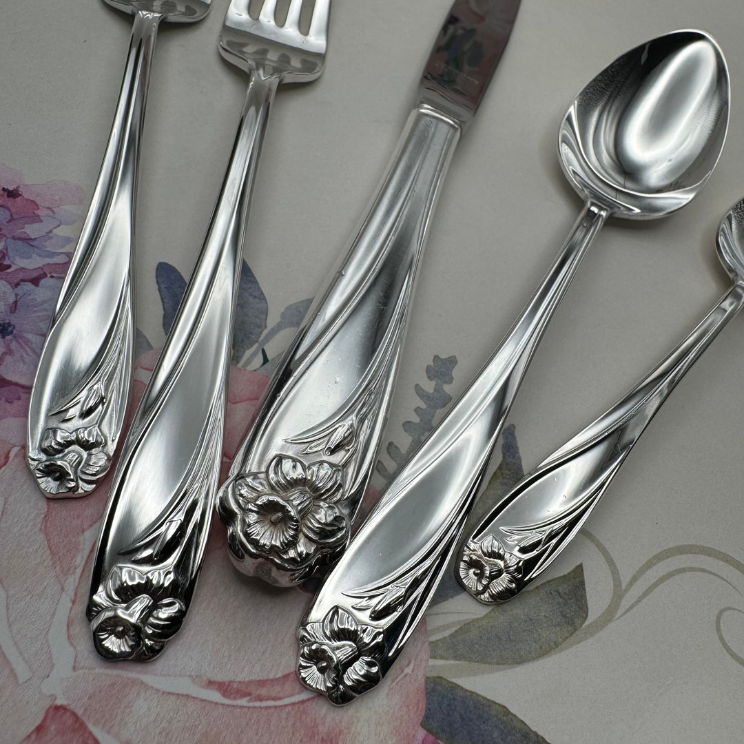 20 Piece DAFFODIL Silverplate Flatware Set - by Rogers Brothers ...